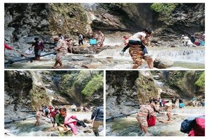 Sikkim Landslides: Chungthang-Lachung Road Partially Cleared, Over 1000 Stranded Tourists ...