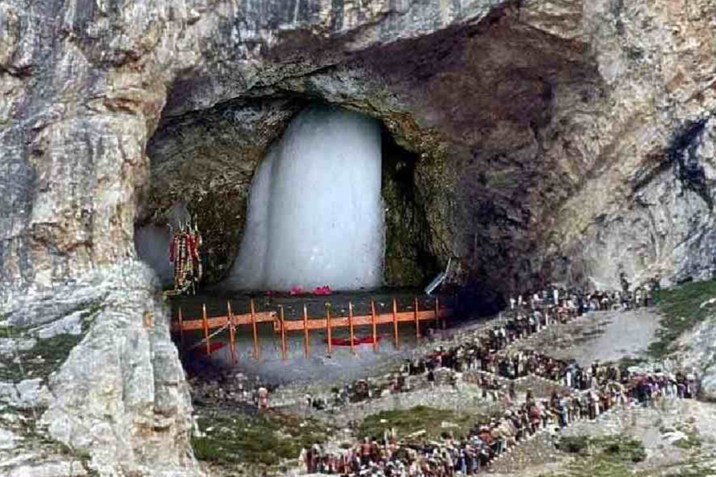 Over 1.21 lakh pilgrims pay obeisance as Amarnath Yatra proceeds smoothly on day 7
