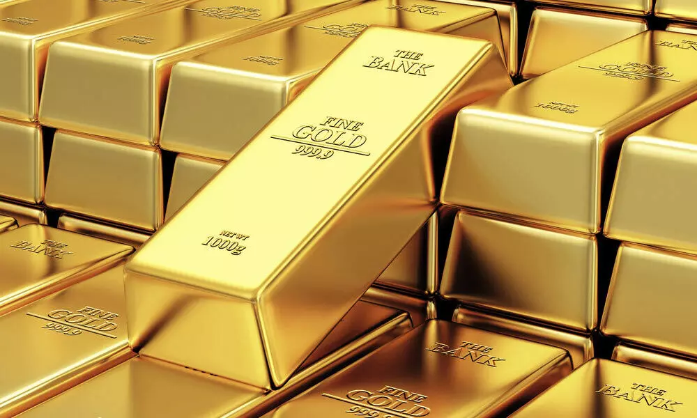 Gold prices flat, Silver down