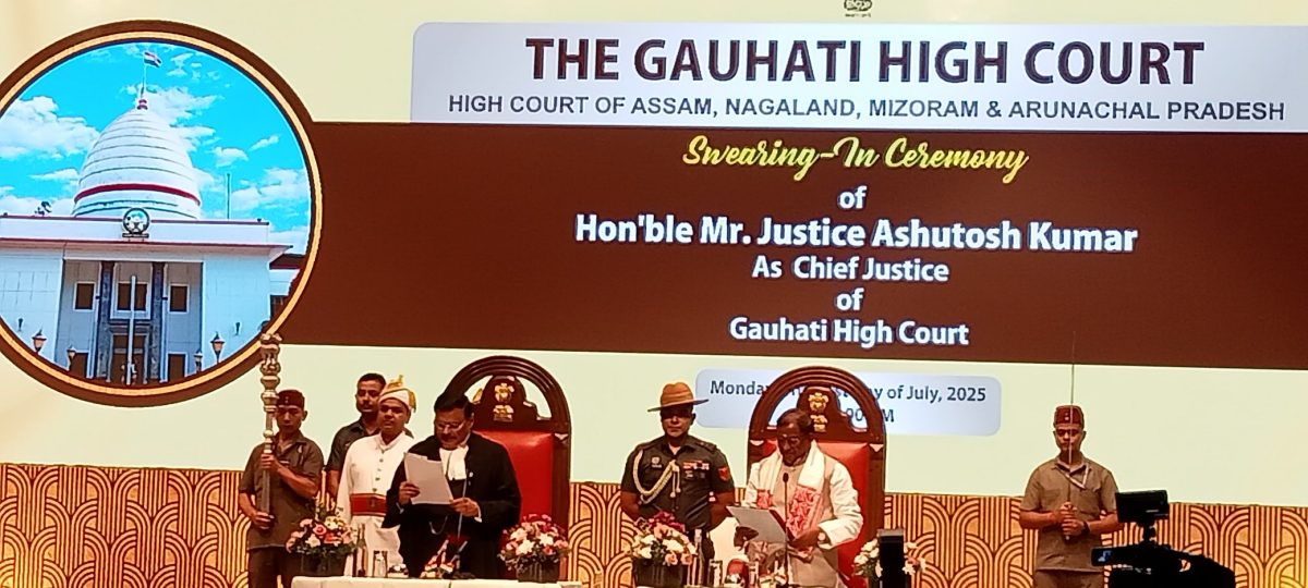 গুৱাহাটী উচ্চ ন্যায়ালয়ৰ মুখ্য ন্যায়াধীশ হিচাপে ন্যায়াধীশ আশুতোষ কুমাৰৰ শপতগ্ৰহণ