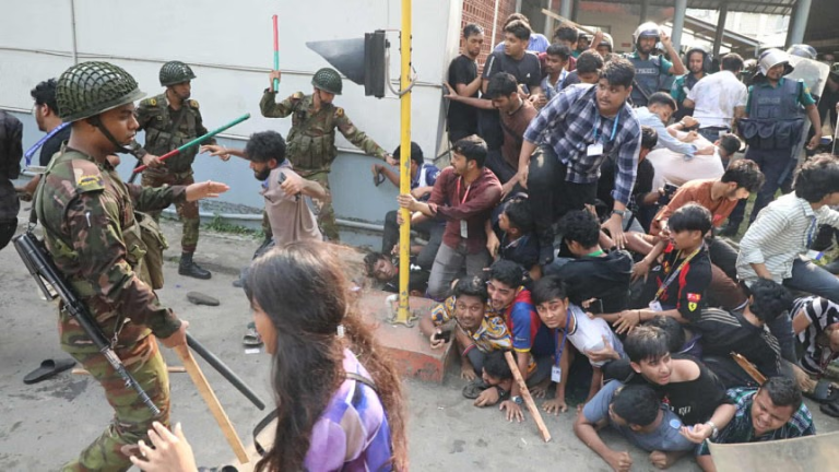 Bangladesh: Police charge batons, fire tear shells as students enter ...
