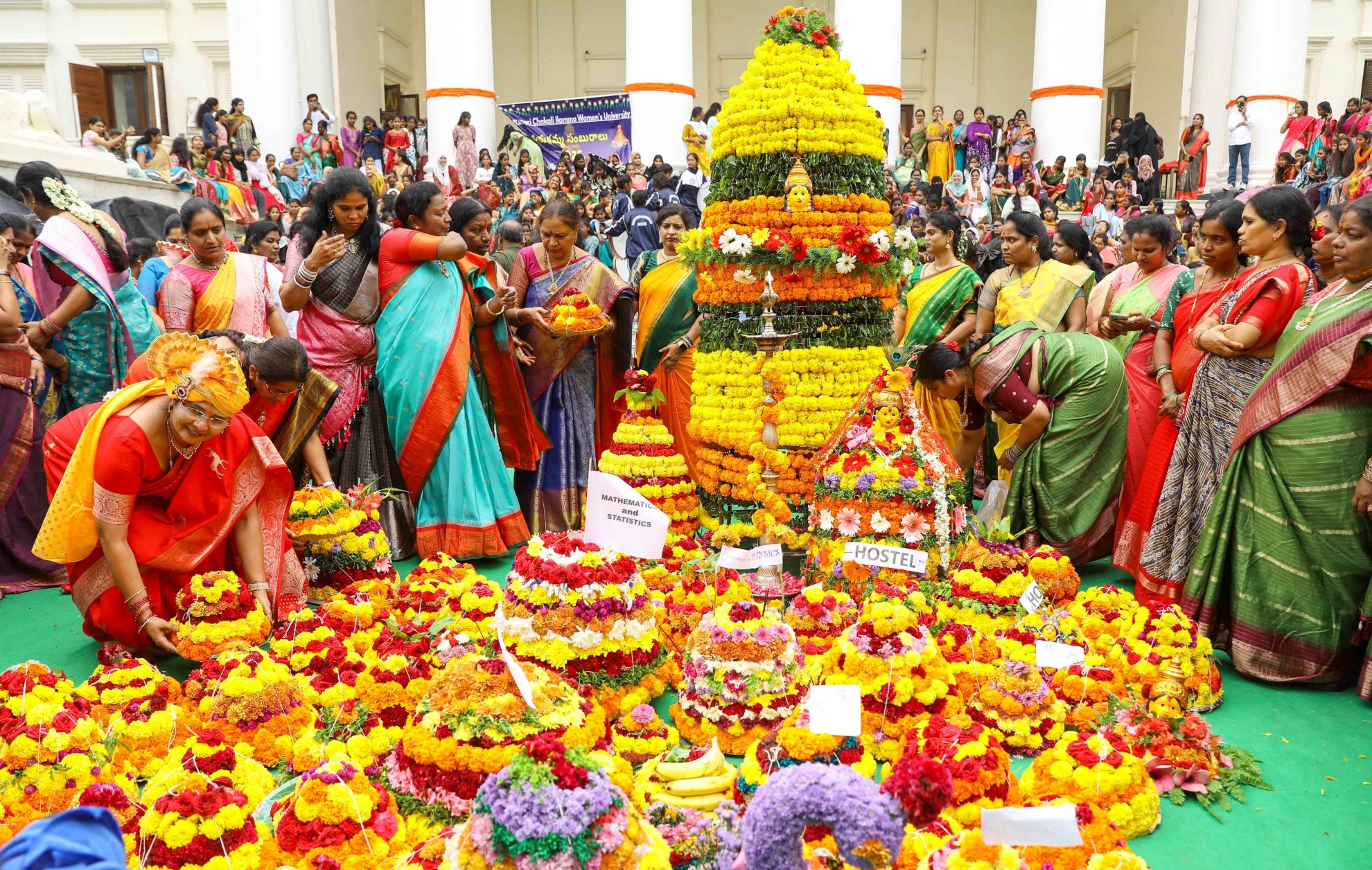 Telangana’s Bathukamma Festival Creates Two Guinness World Records | DD ...