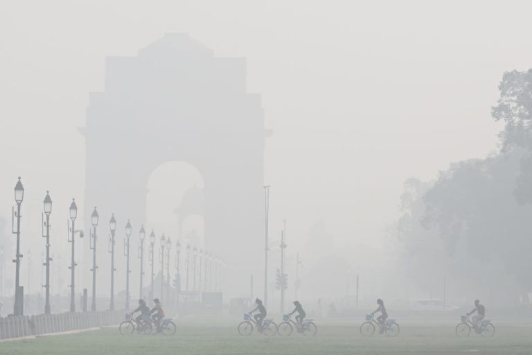 IMD issues red warning for dense fog over Delhi NCR, Punjab, Haryana ...